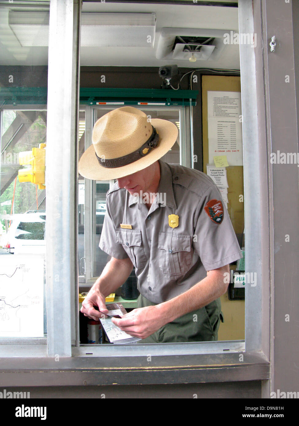 Yellowstone national park park ranger hi-res stock photography and ...