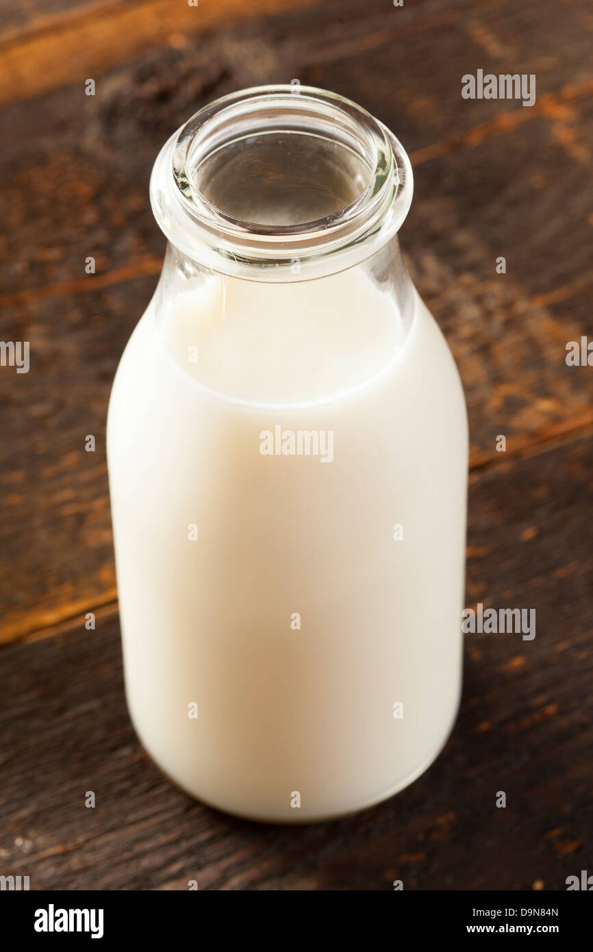 Refreshing White Cold Organic Dairy Milk in a bottle Stock Photo - Alamy