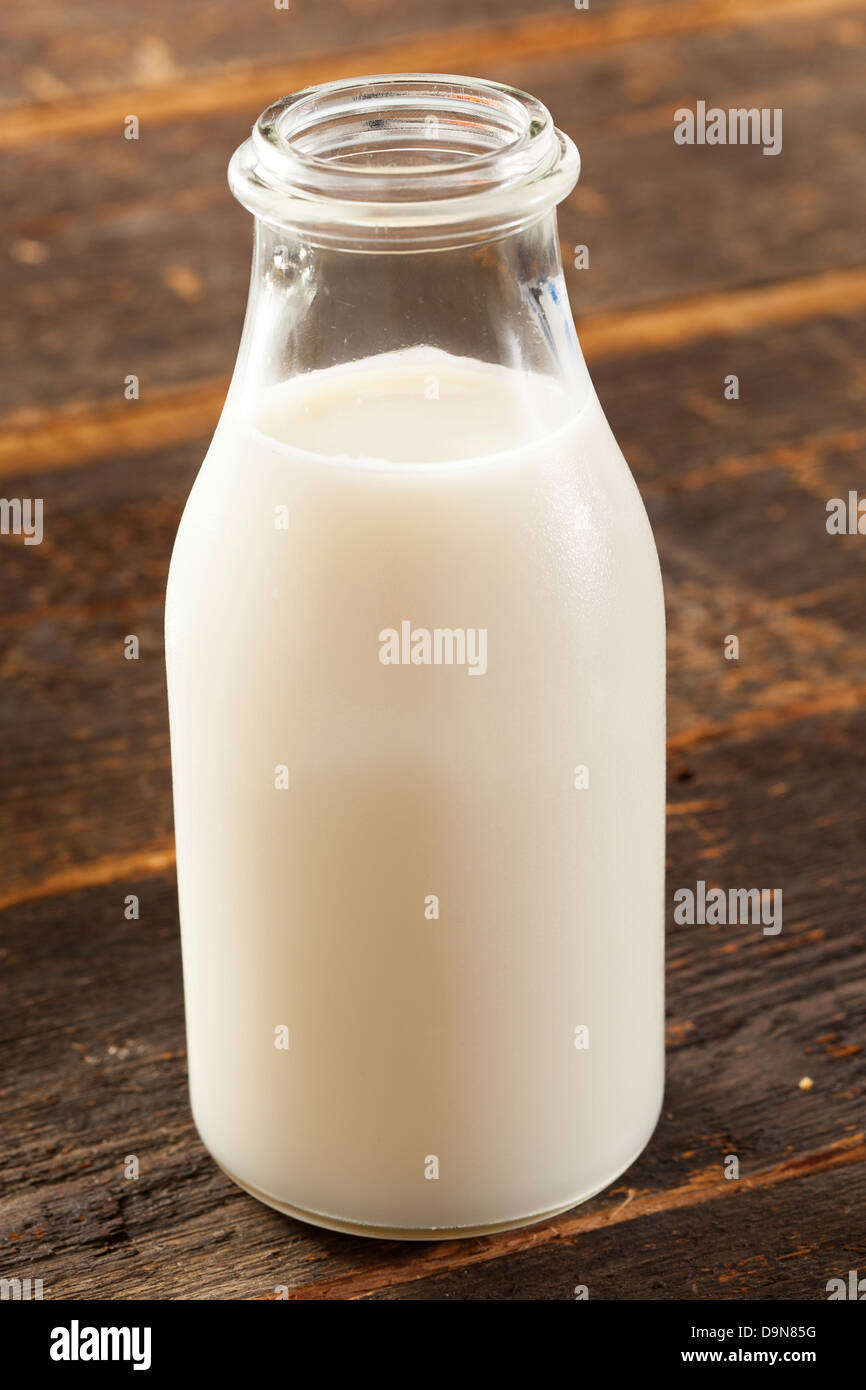 Refreshing White Cold Organic Dairy Milk in a bottle Stock Photo - Alamy
