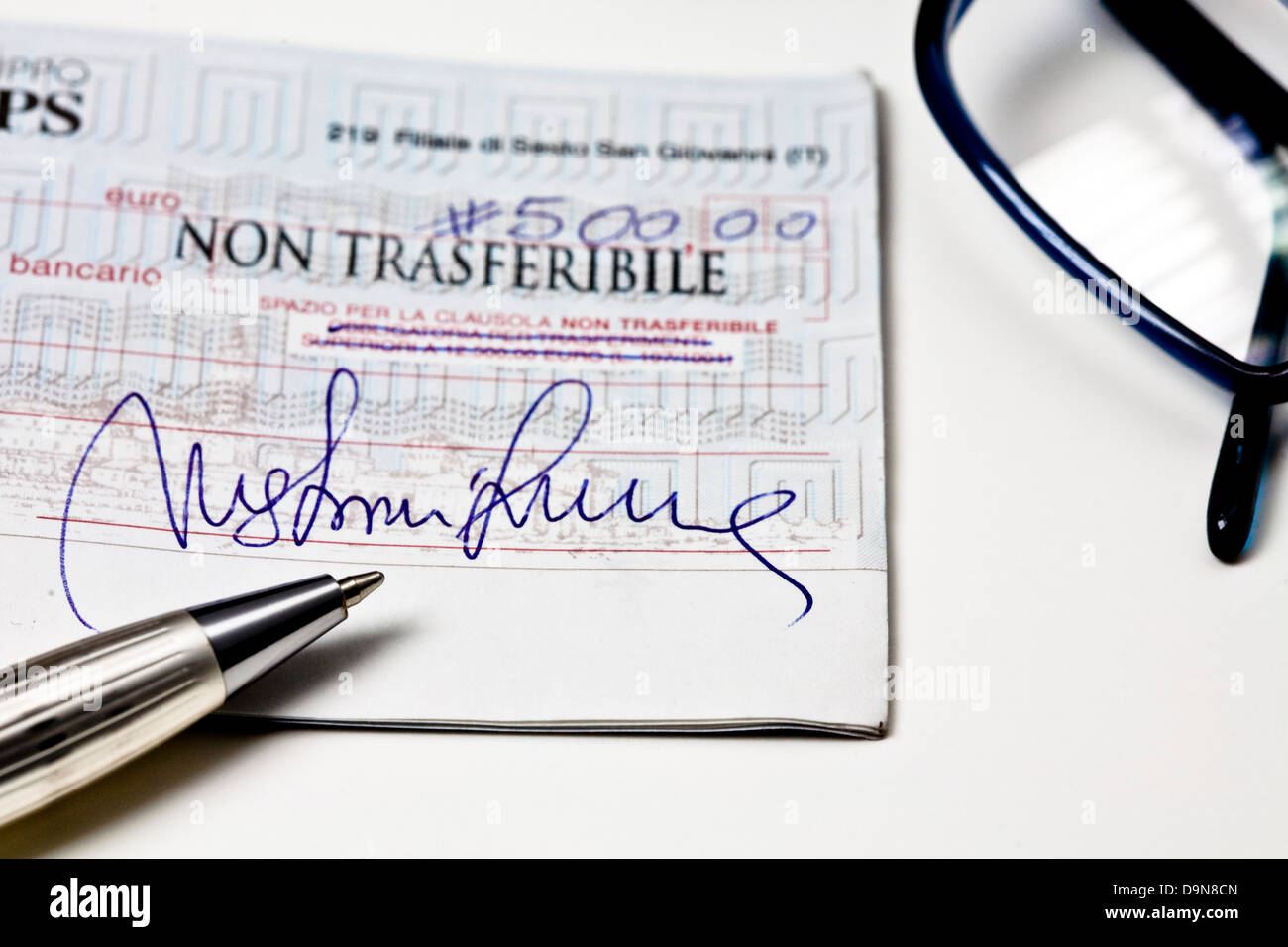 Check signature hi-res stock photography and images - Alamy