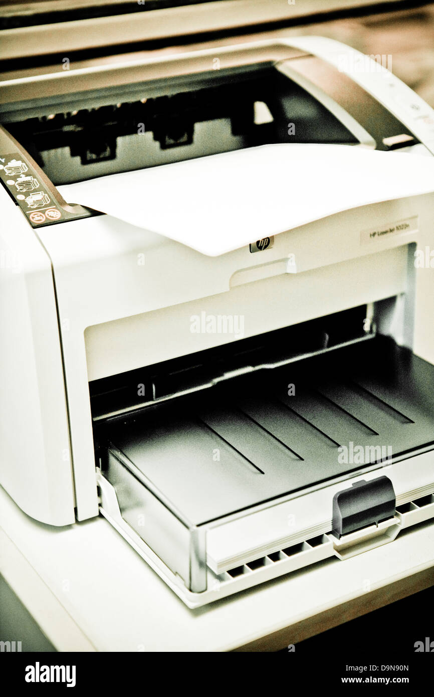 Photocopying paper hi-res stock photography and images - Alamy