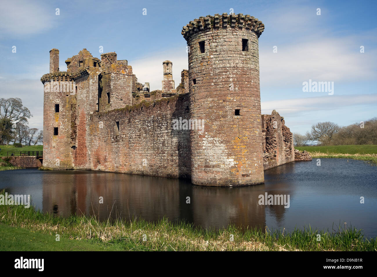 Medieval caerlaverock castle hi-res stock photography and images - Alamy