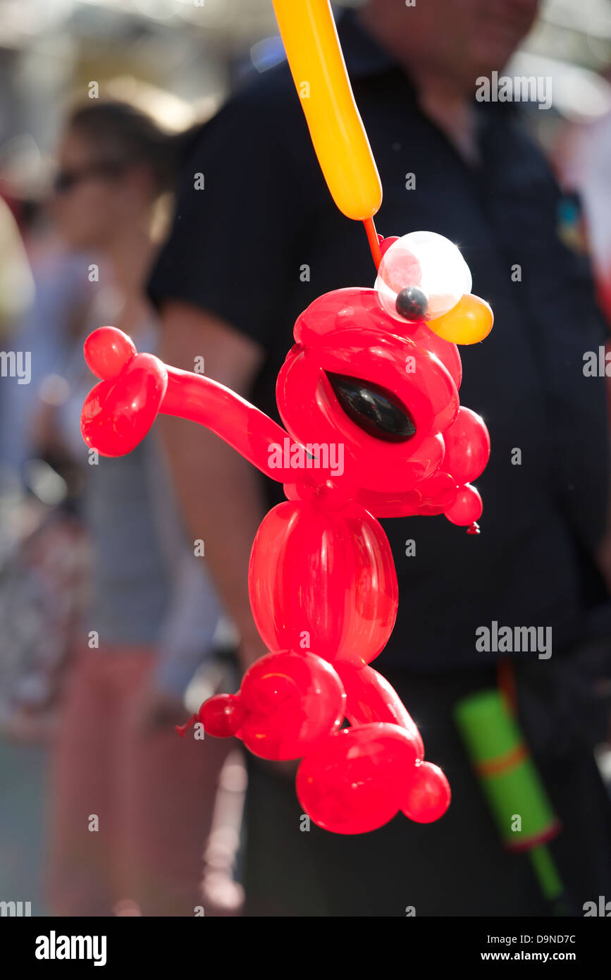 Balloon Sculpture on the Royal Mile, Edinburgh Stock Photo - Alamy