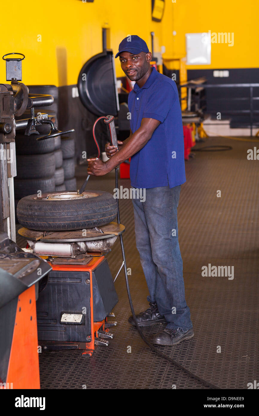 Tyre shop hi-res stock photography and images - Alamy