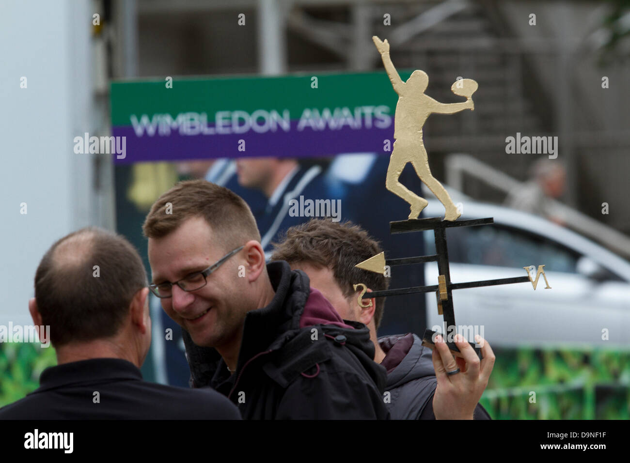 News weather vane hi-res stock photography and images - Alamy