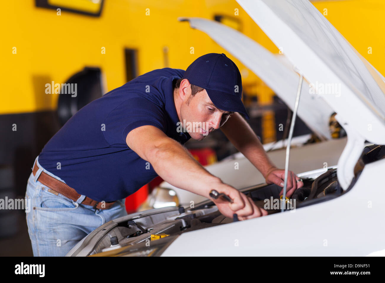 Auto mechanic hi-res stock photography and images - Alamy