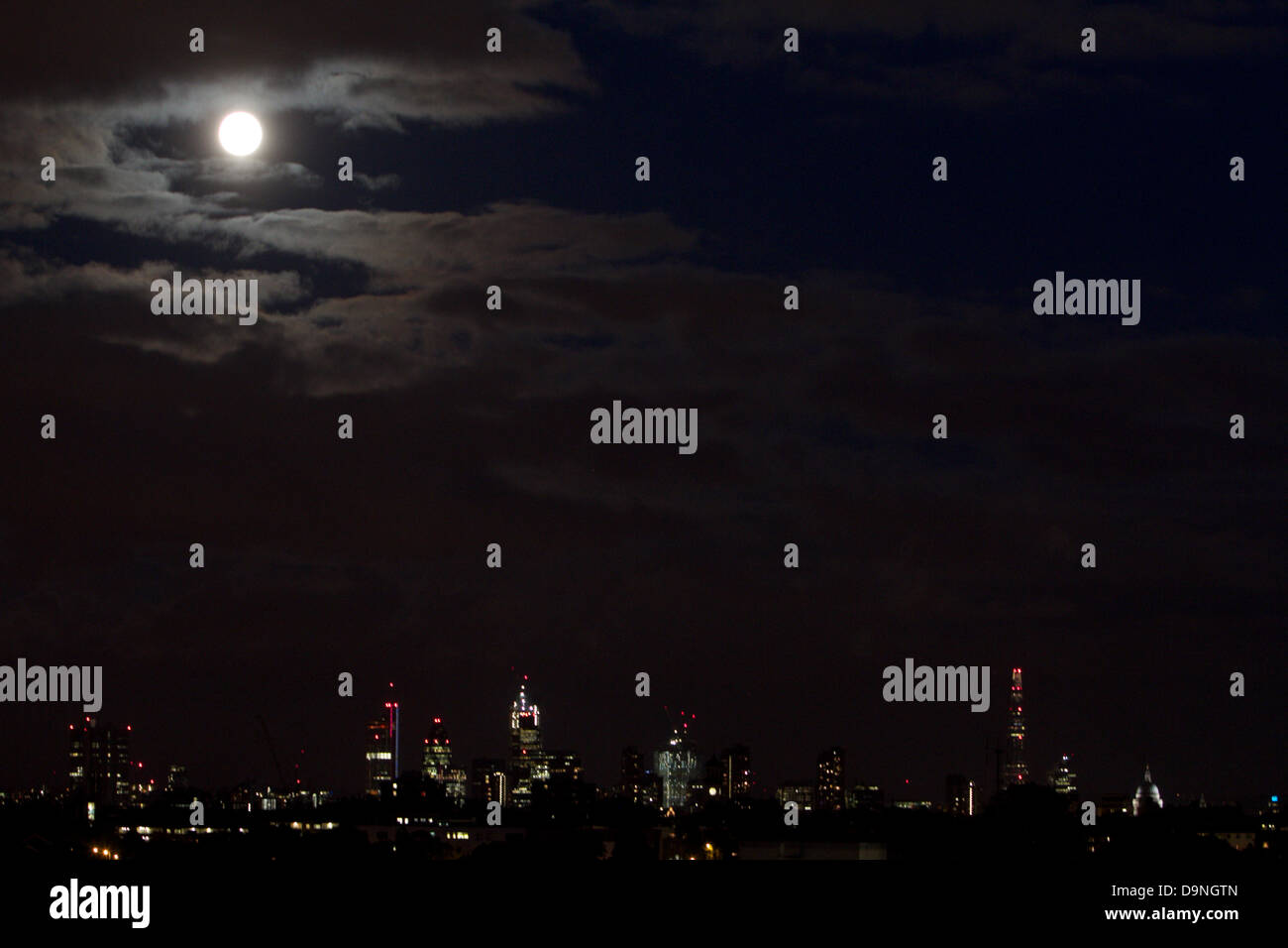 North London, UK. 23rd June 2013. A perigree Super Moon over East ...