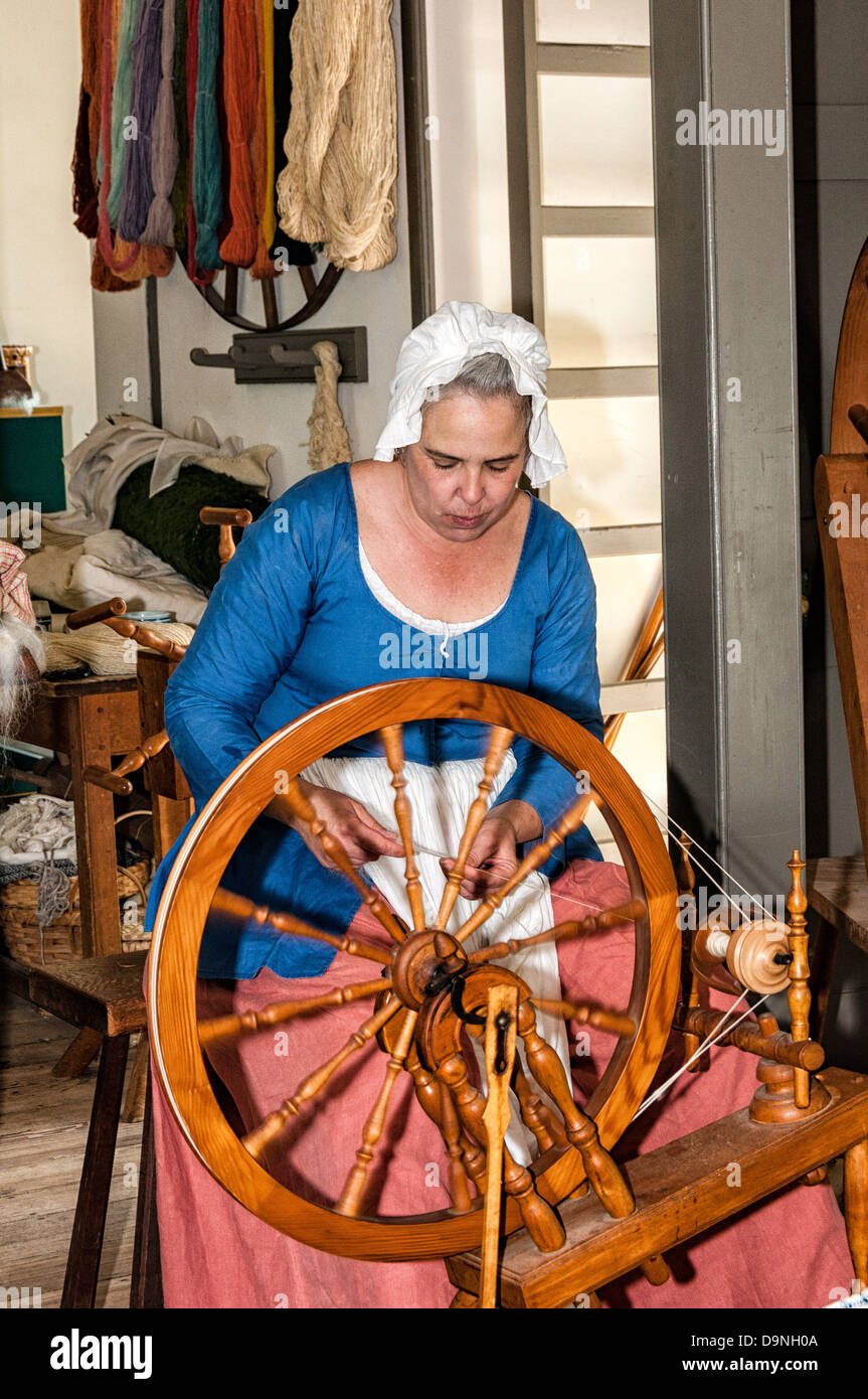 Reenactor Spinner, Colonial Williamsburg, Virginia Stock Photo - Alamy