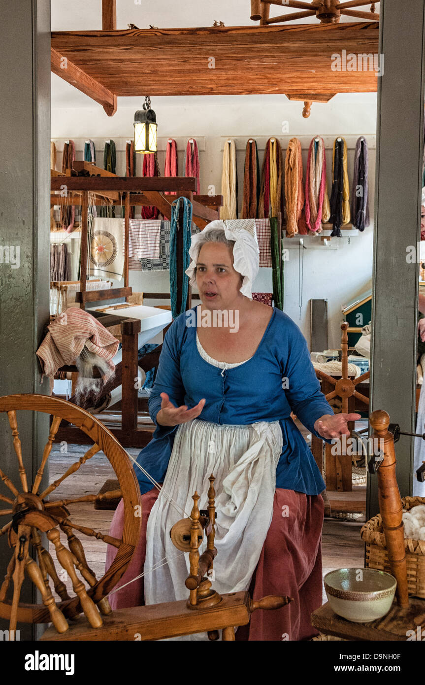 Spinning wheel colonial williamsburg hi-res stock photography and ...