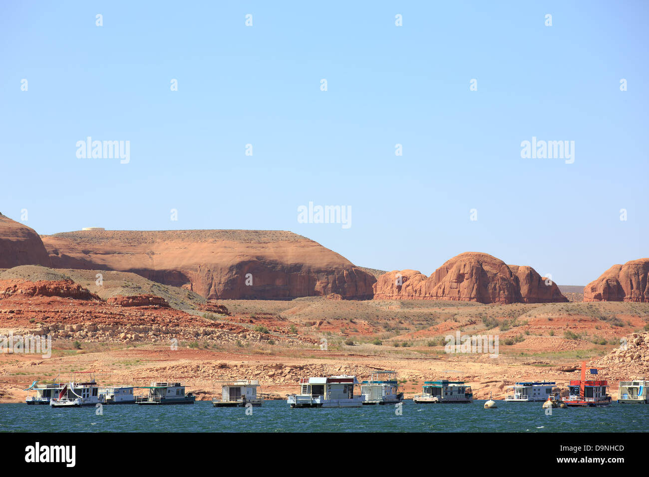Moored houseboats in Halls Crossing Marina at Lake Powell in Utah Stock ...