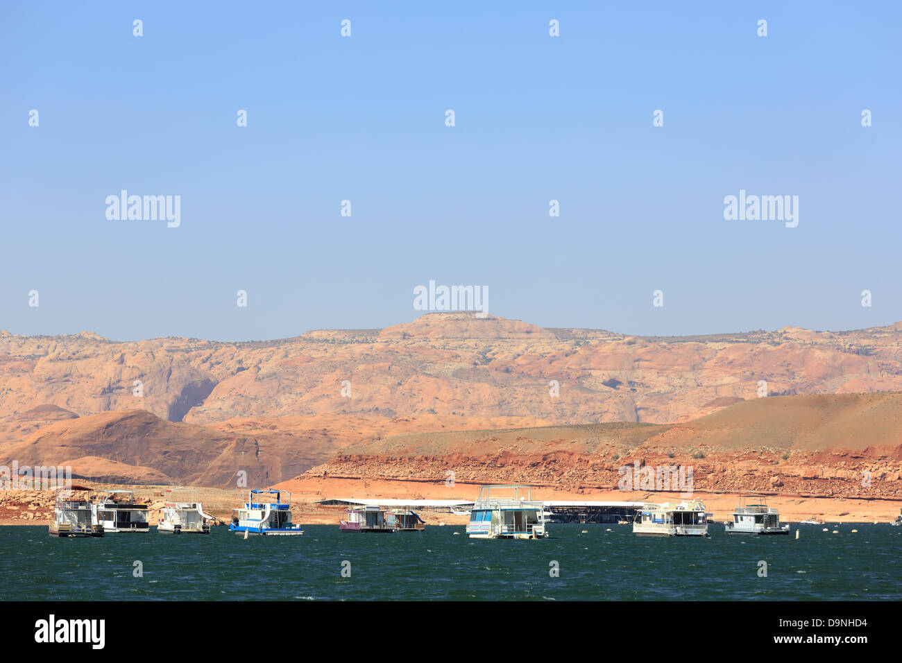 Moored houseboats in Halls Crossing Marina at Lake Powell in Utah Stock ...