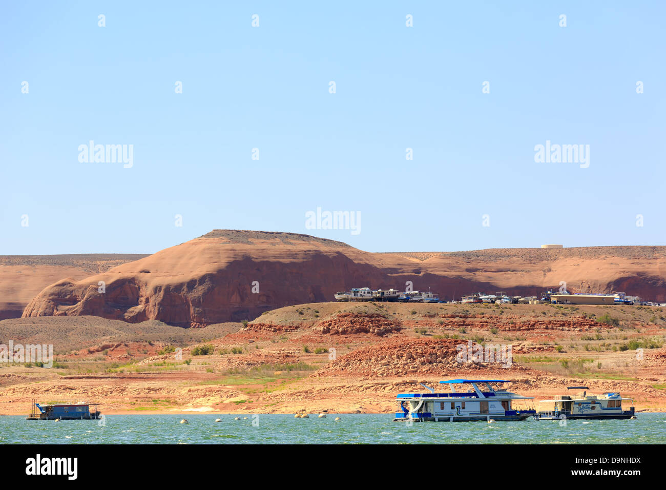 Moored houseboats in Halls Crossing Marina at Lake Powell in Utah Stock ...