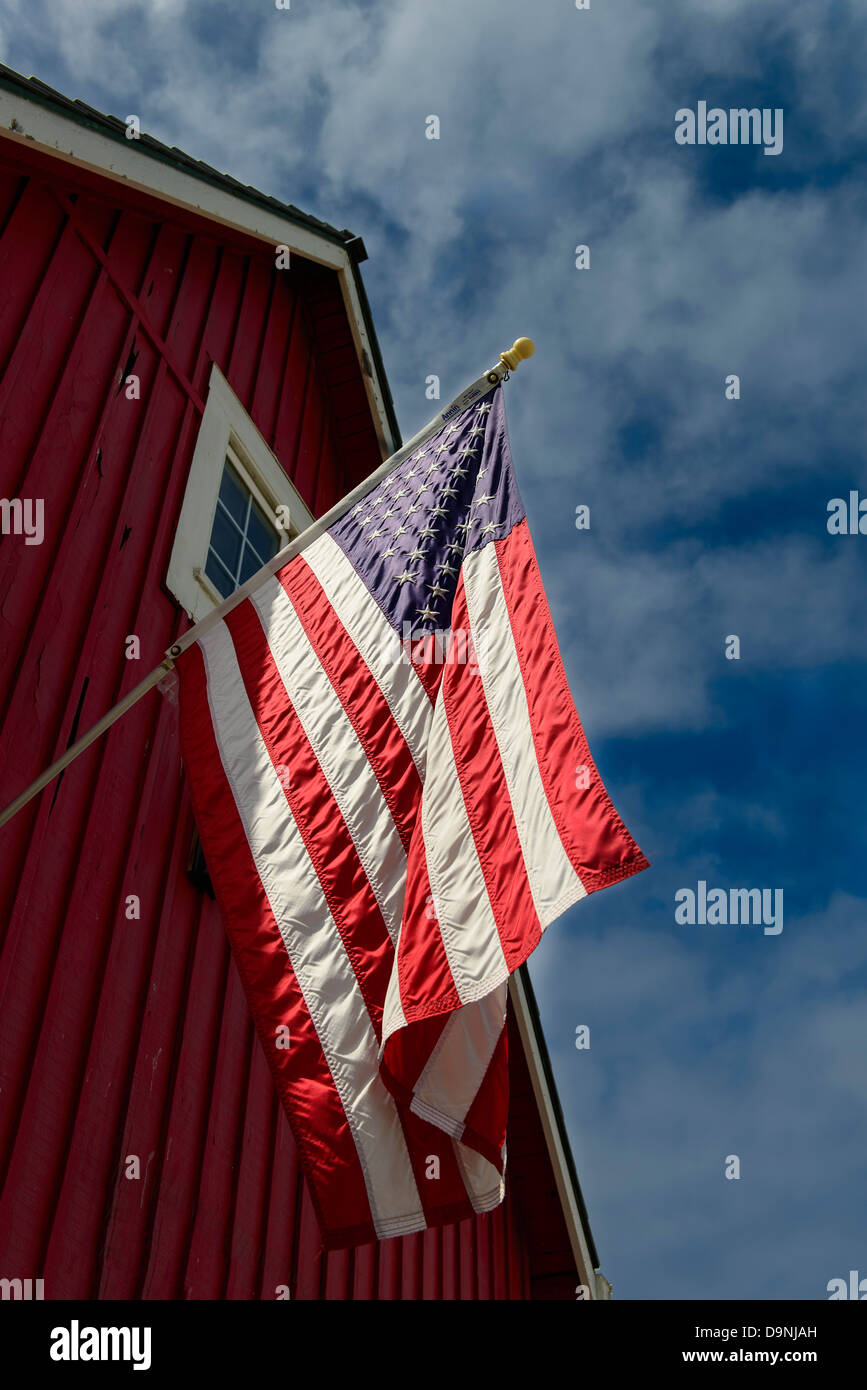 American flag on barn hi-res stock photography and images - Alamy