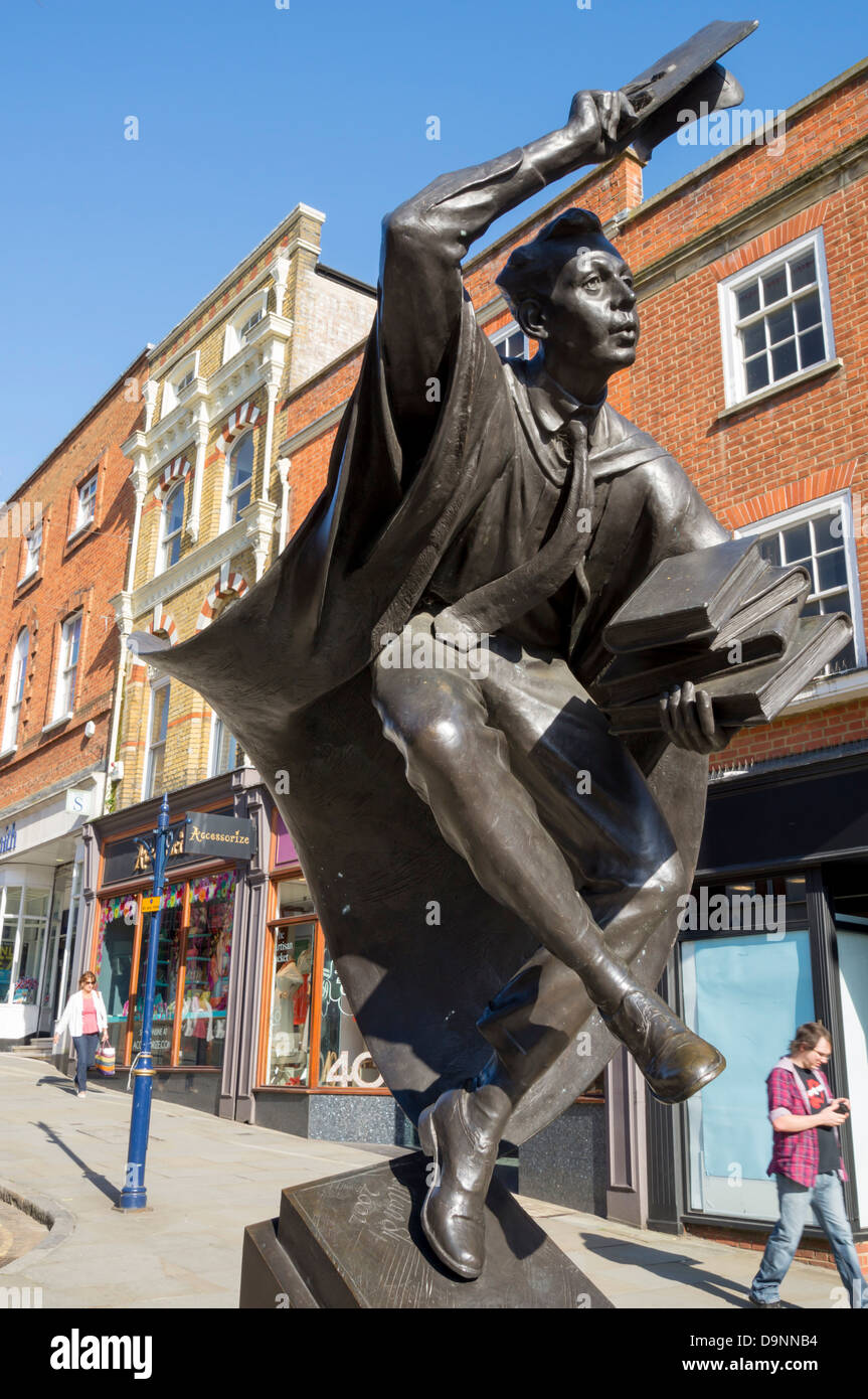 Guildford statue high street hi-res stock photography and images - Alamy