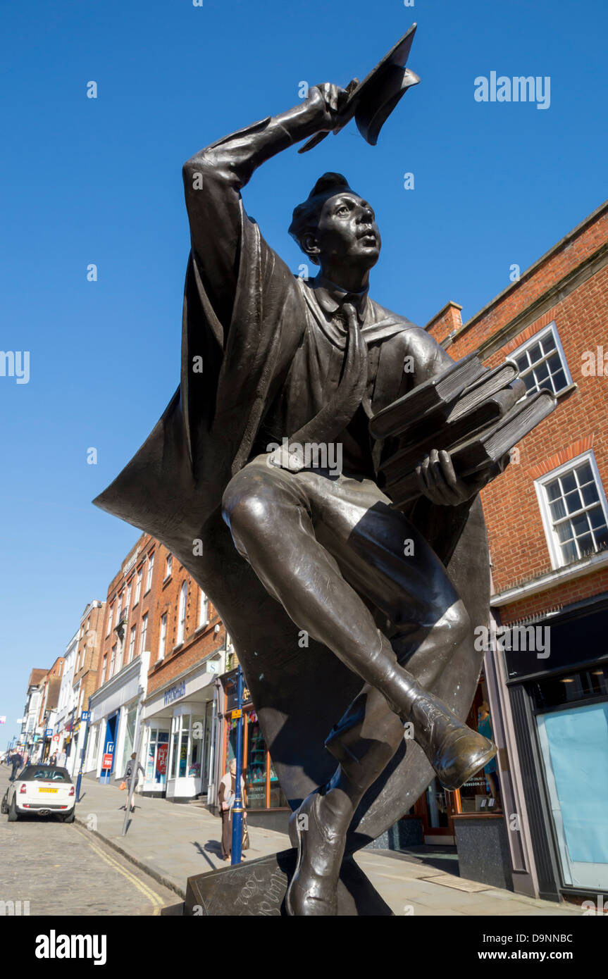 Guildford statue high street hi-res stock photography and images - Alamy