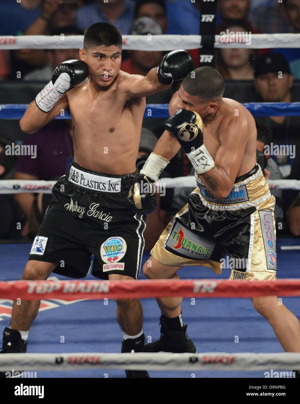 (L-R) Mikey Garcia (USA), Juan Manuel Lopez (PUR), JUNE 15, 2013 ...