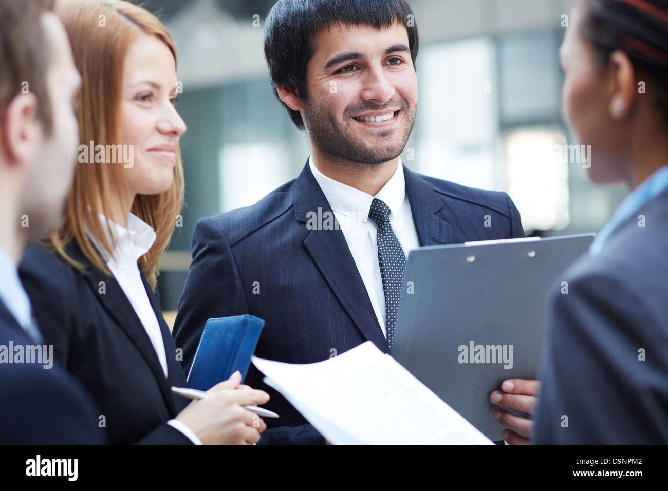 Conversation focus group hi-res stock photography and images - Alamy