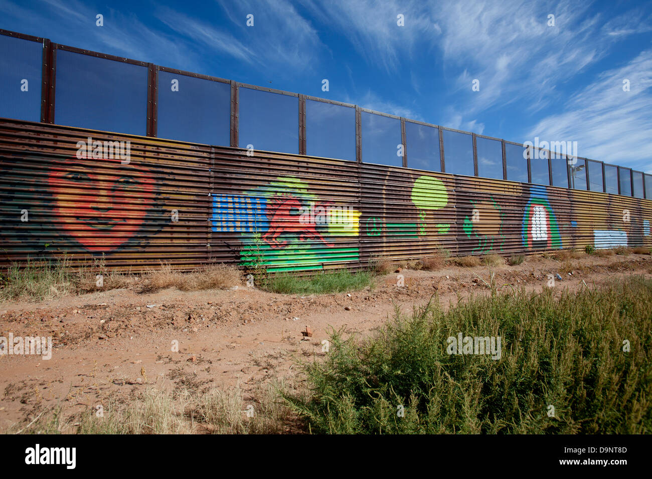 Border fence hi-res stock photography and images - Alamy