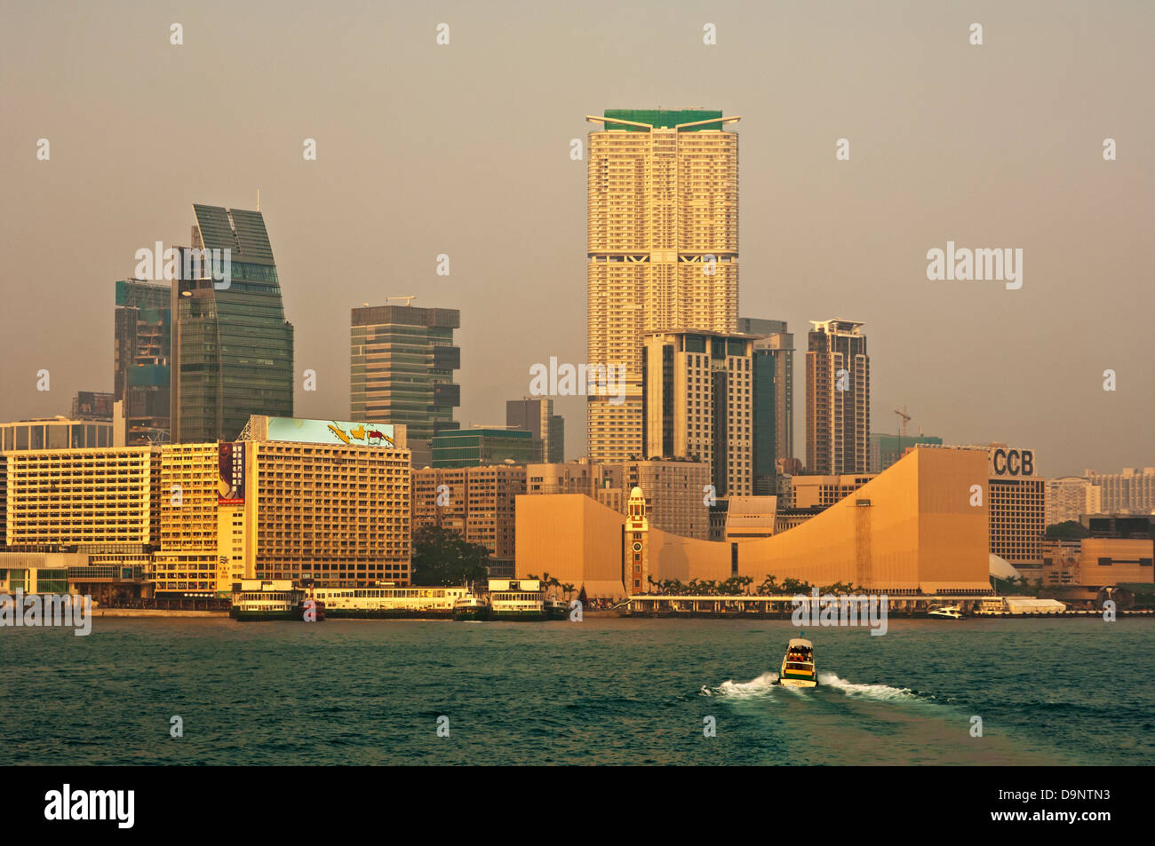 Victoria harbour skyline hi-res stock photography and images - Alamy