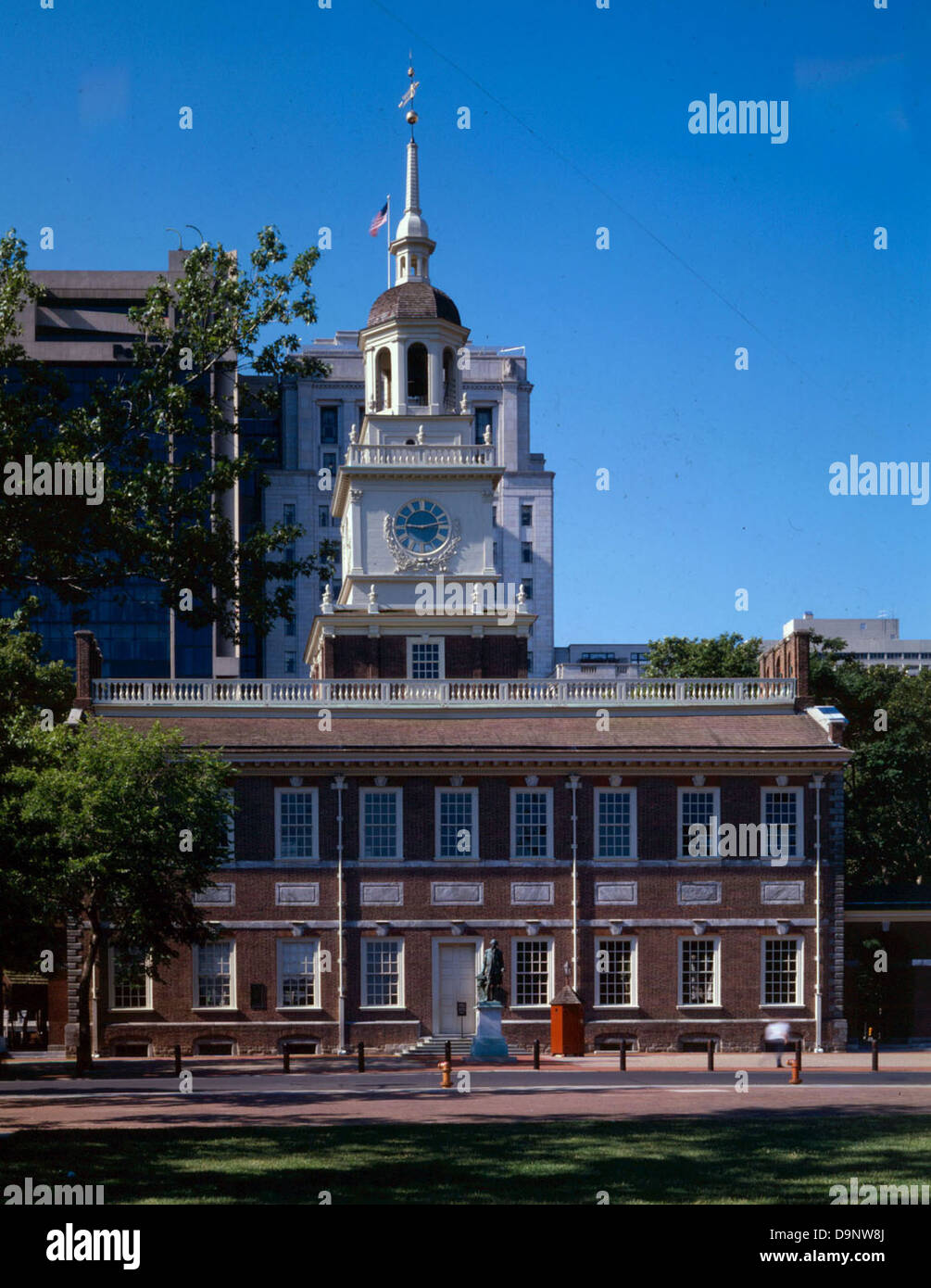 Independence hall philadelphia visitors hi-res stock photography and ...