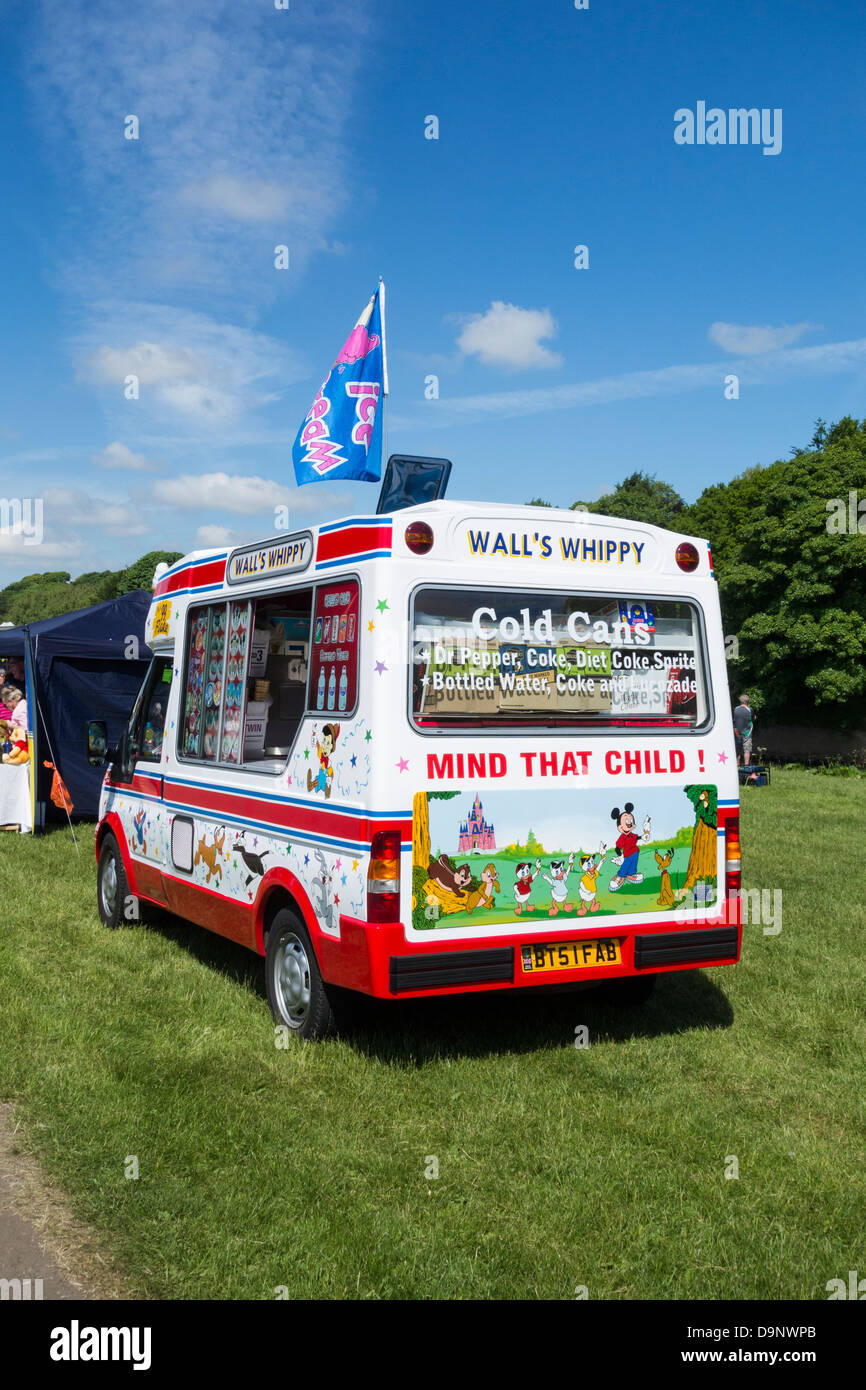 Child ice cream uk hi-res stock photography and images - Alamy