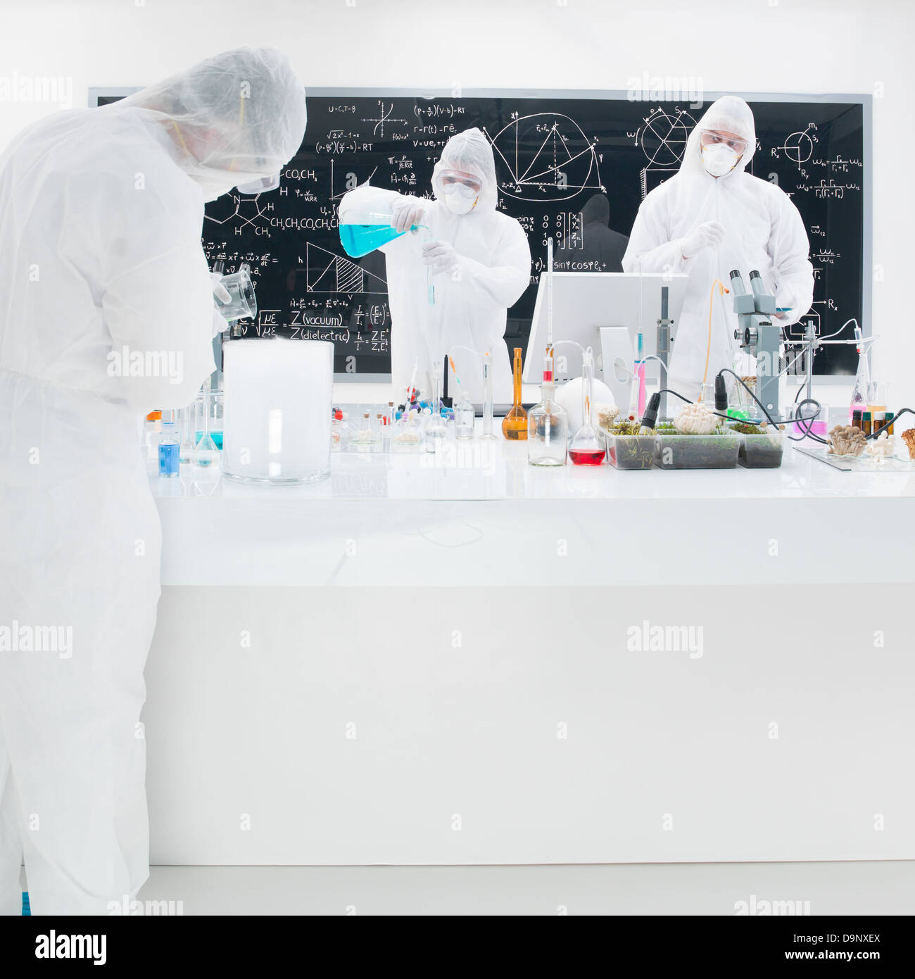 Three scientists hi-res stock photography and images - Alamy