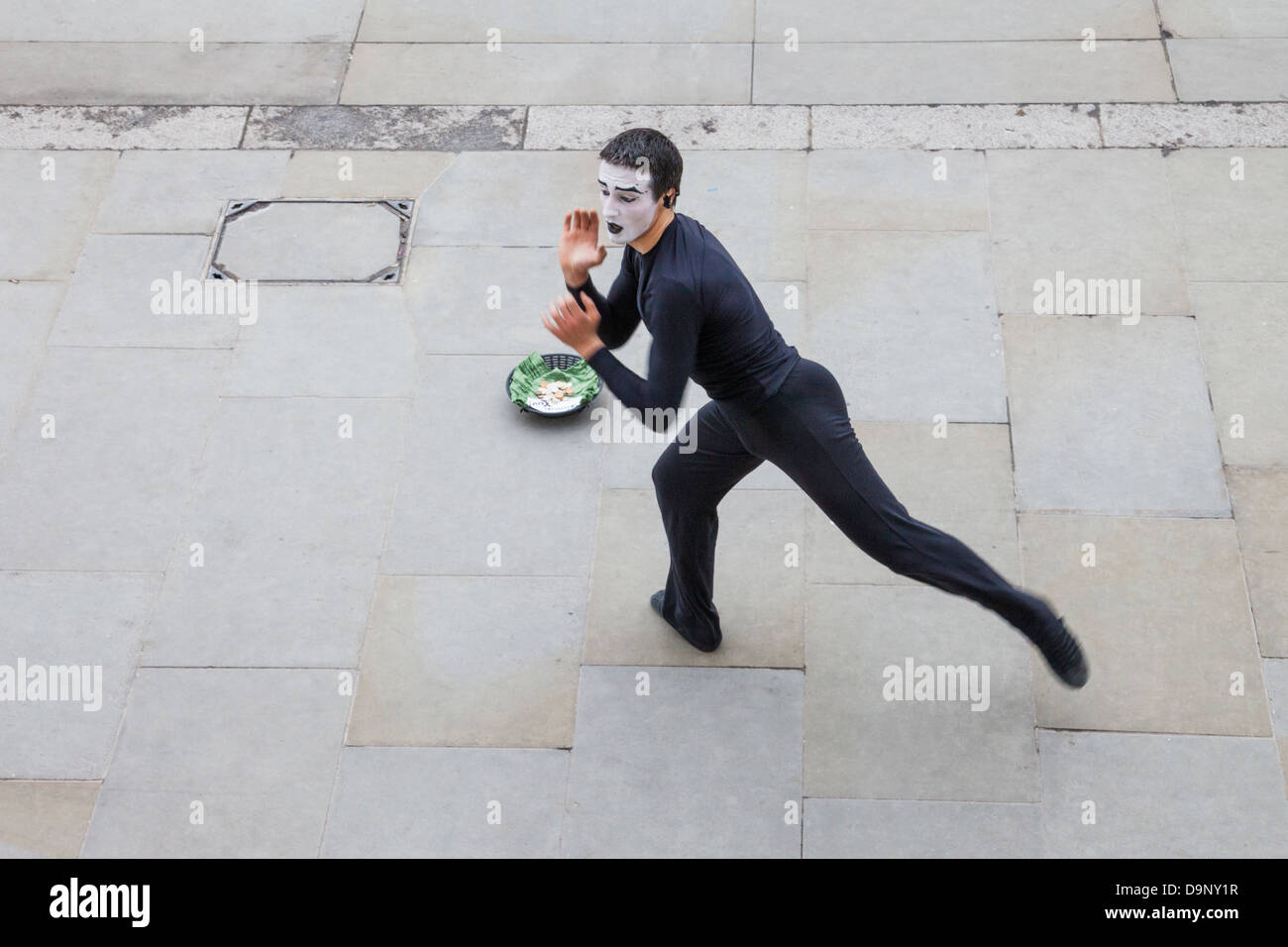 England, London, Trafalgar Square, Mime Artist Busking Stock Photo - Alamy