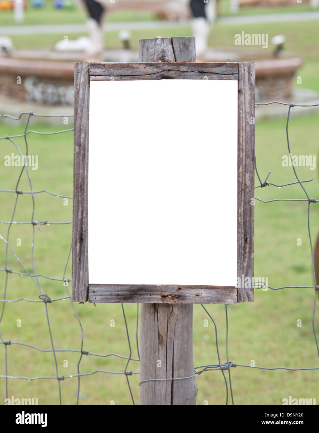 empty wooden sign post on garden Stock Photo - Alamy