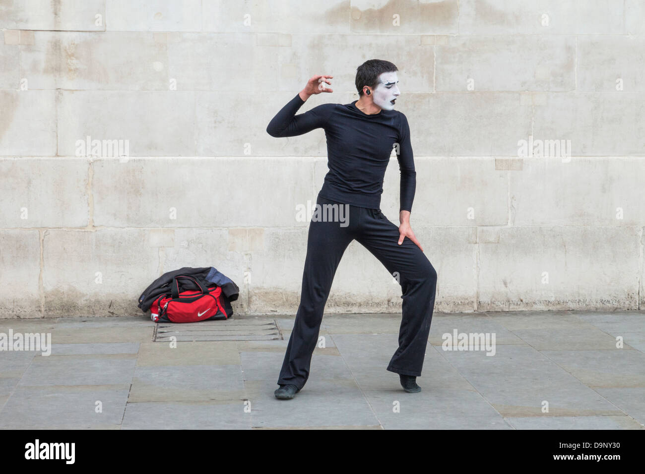 England, London, Trafalgar Square, Mime Artist Busking Stock Photo - Alamy
