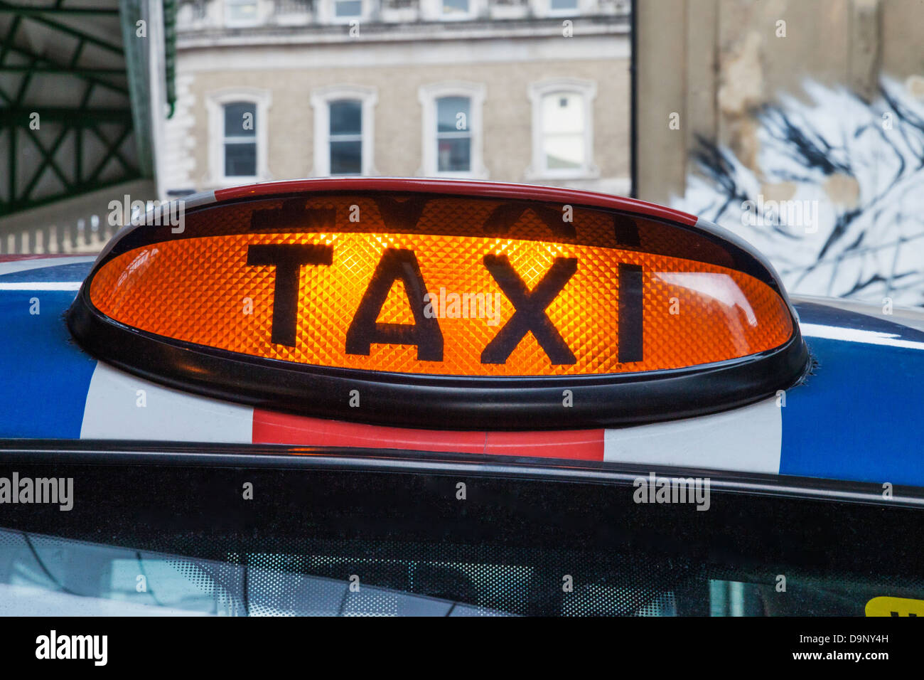 England, London, London Taxi Cab Sign Stock Photo - Alamy