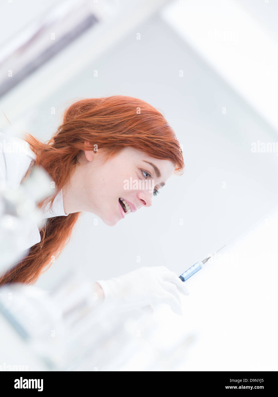 Black women in laboratory hi-res stock photography and images - Alamy
