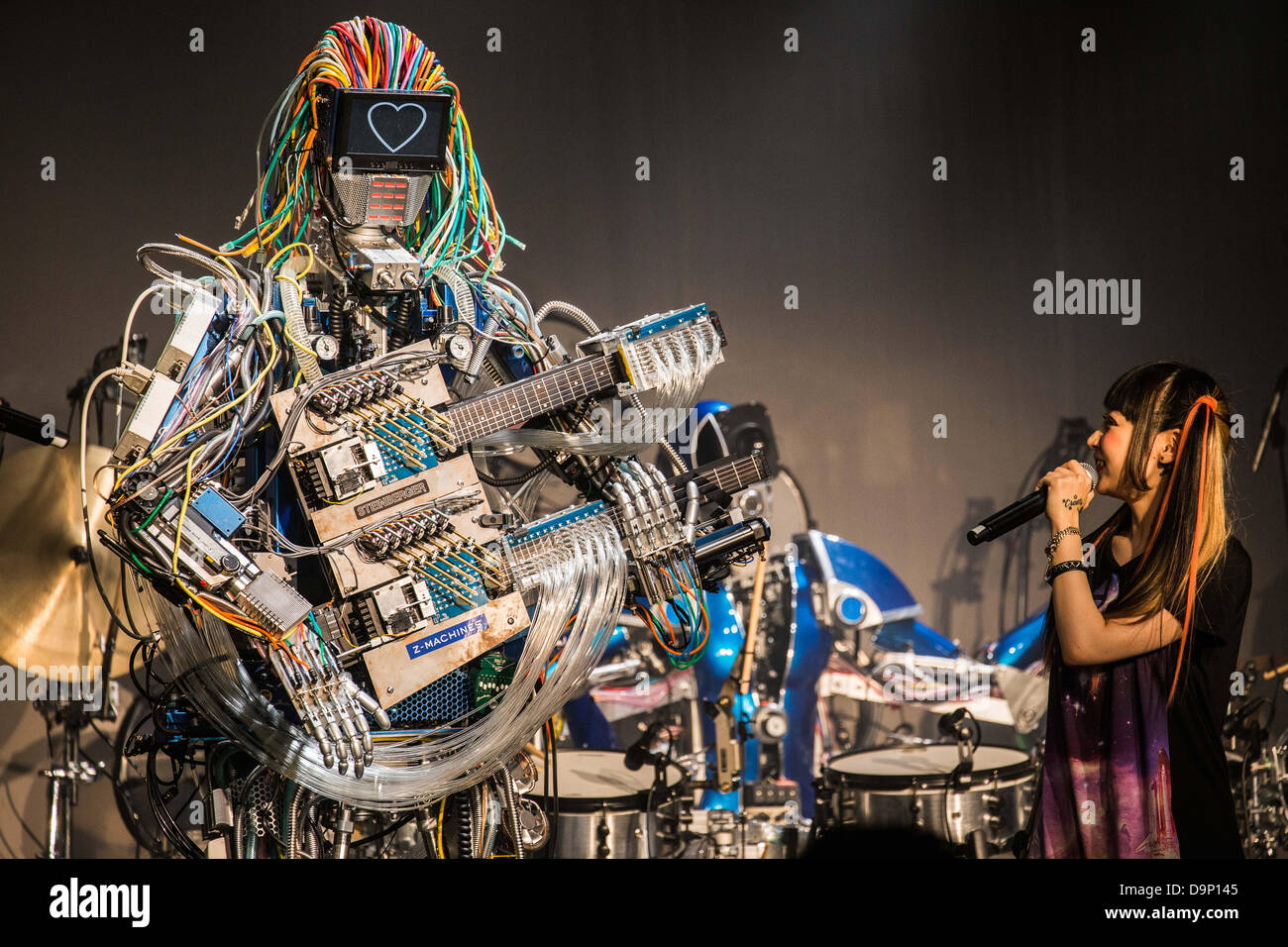 Machine head band hi-res stock photography and images - Alamy