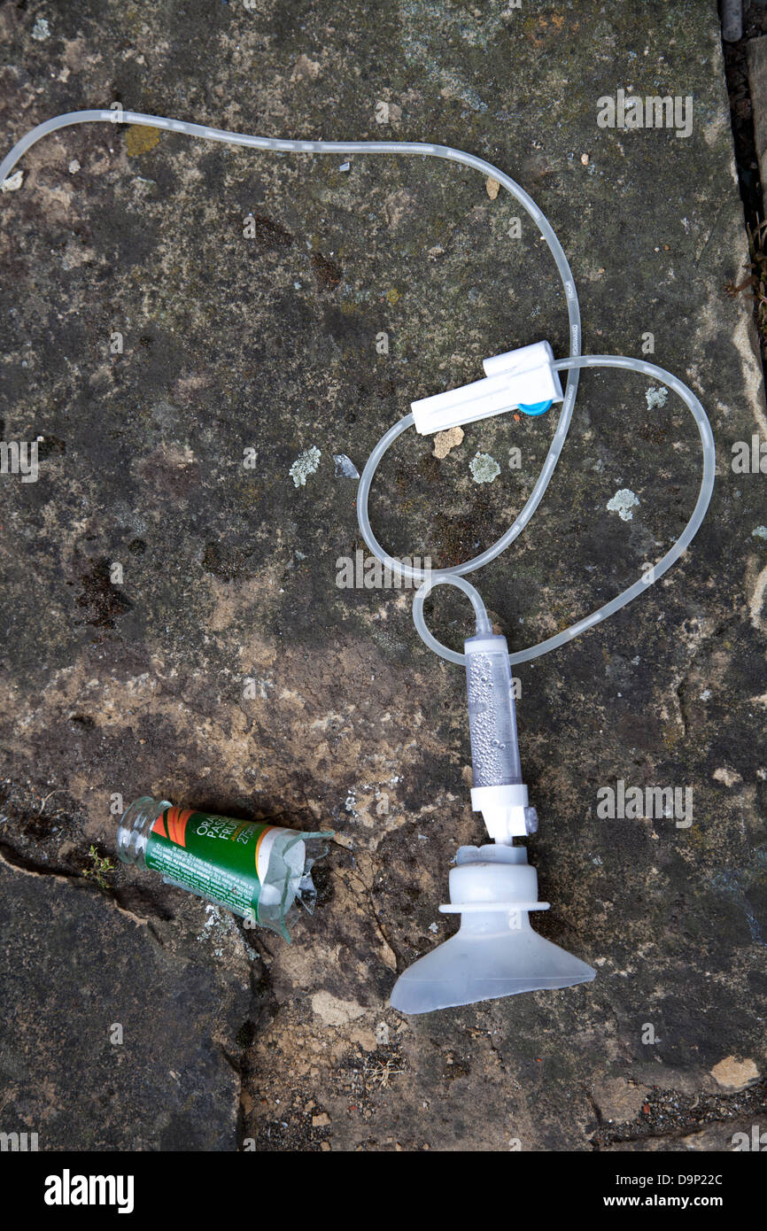 Drug paraphernalia hi-res stock photography and images - Alamy