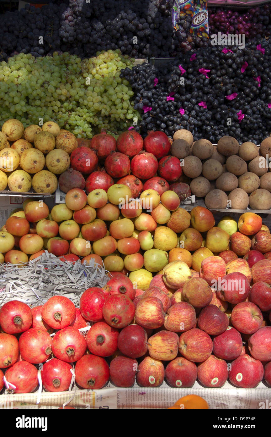 Fruit stall on market Stock Photo - Alamy
