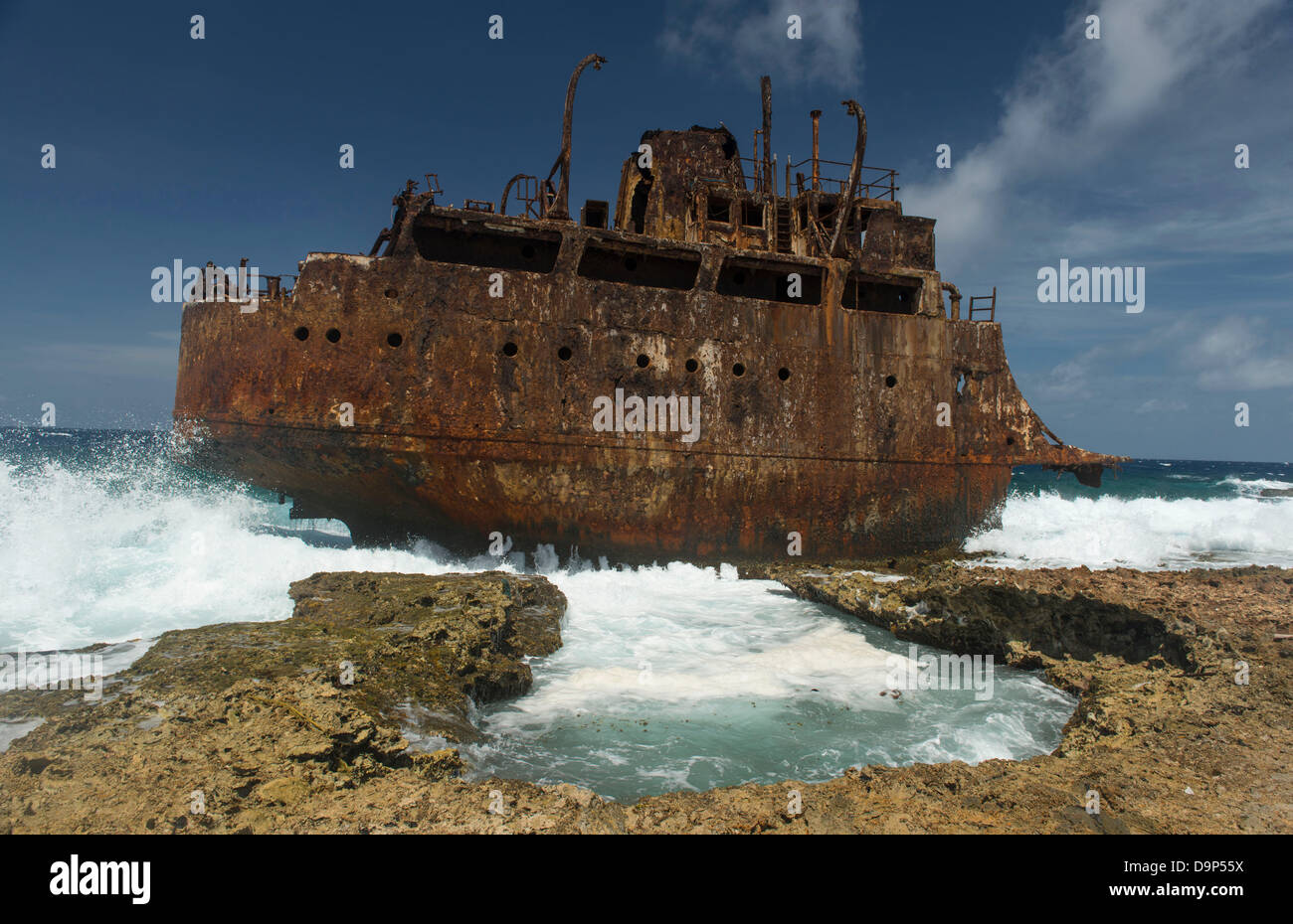 A shipwreck lies on a shelf Stock Photo - Alamy