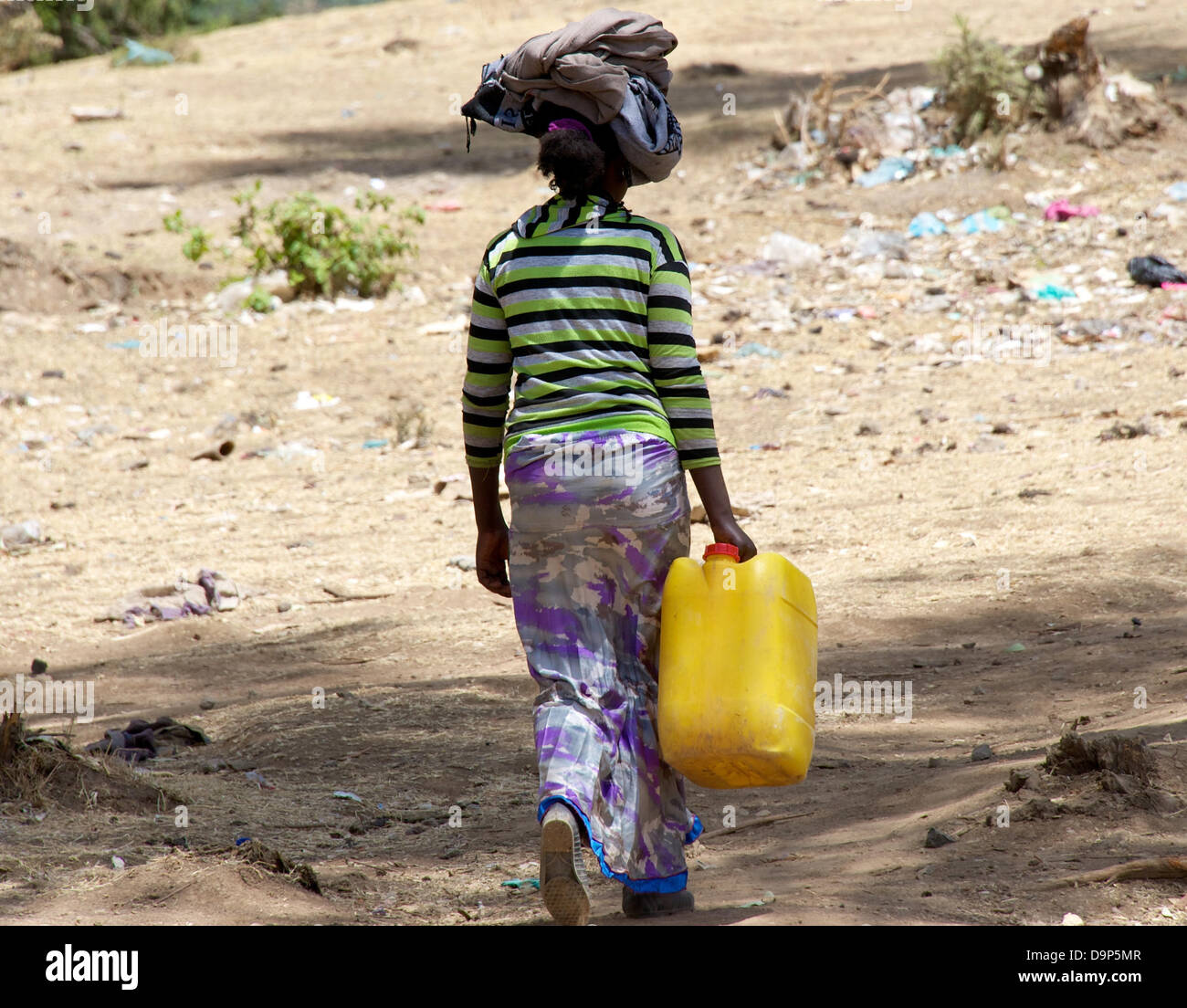 Worker drinking water on a hi-res stock photography and images - Alamy