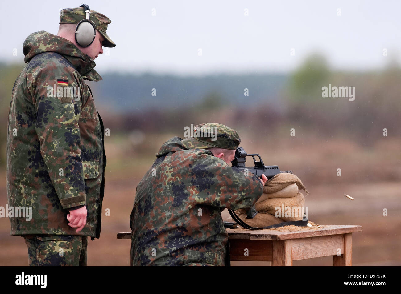 Members of an reservist company of teh German Armed Forces exercise on ...