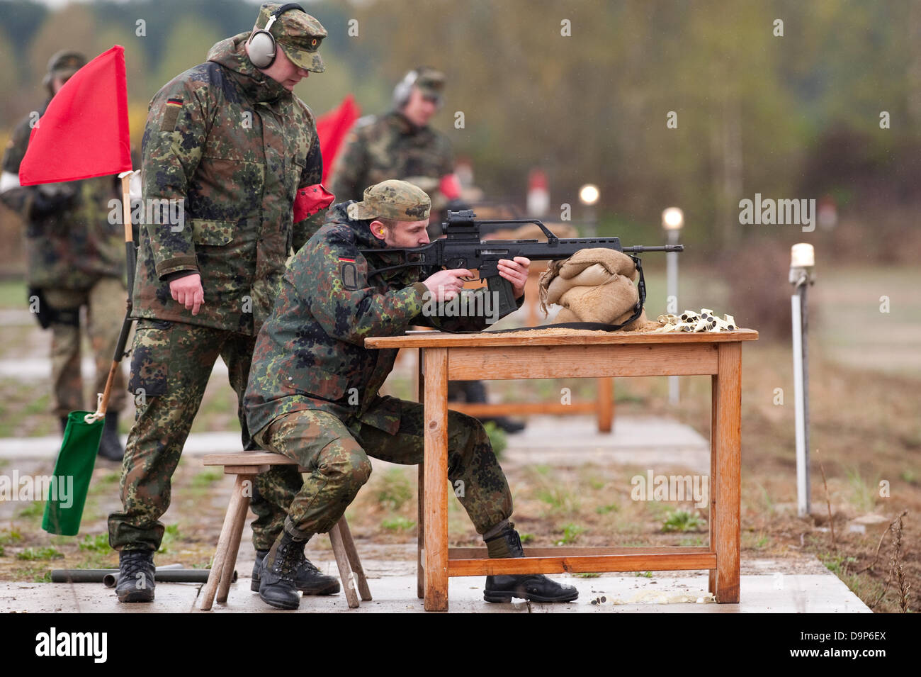Members of an reservist company of teh German Armed Forces exercise on ...