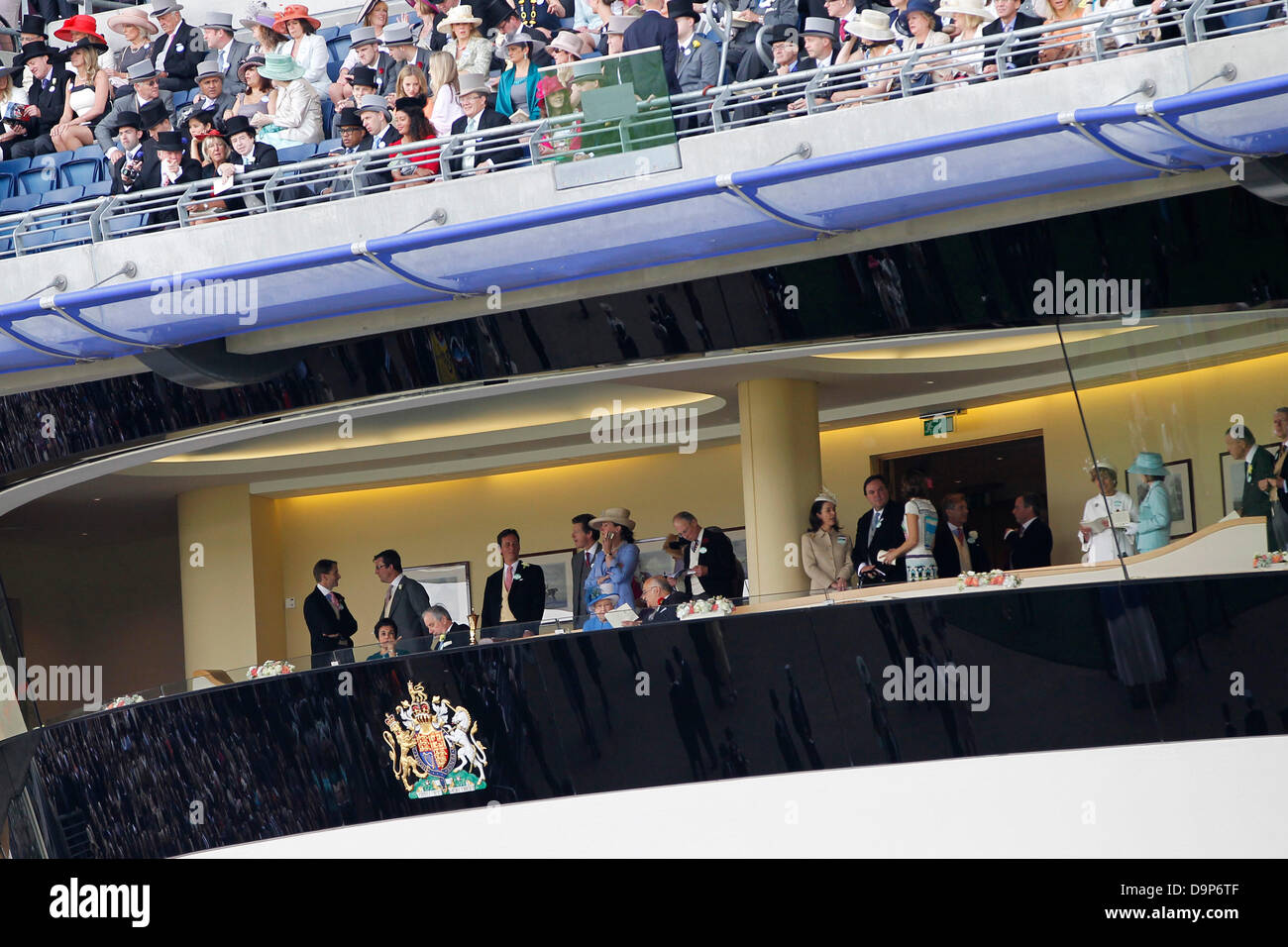 21.06.2013 - Ascot; Impressions: Queen Elizabeth II enjoy the race from ...