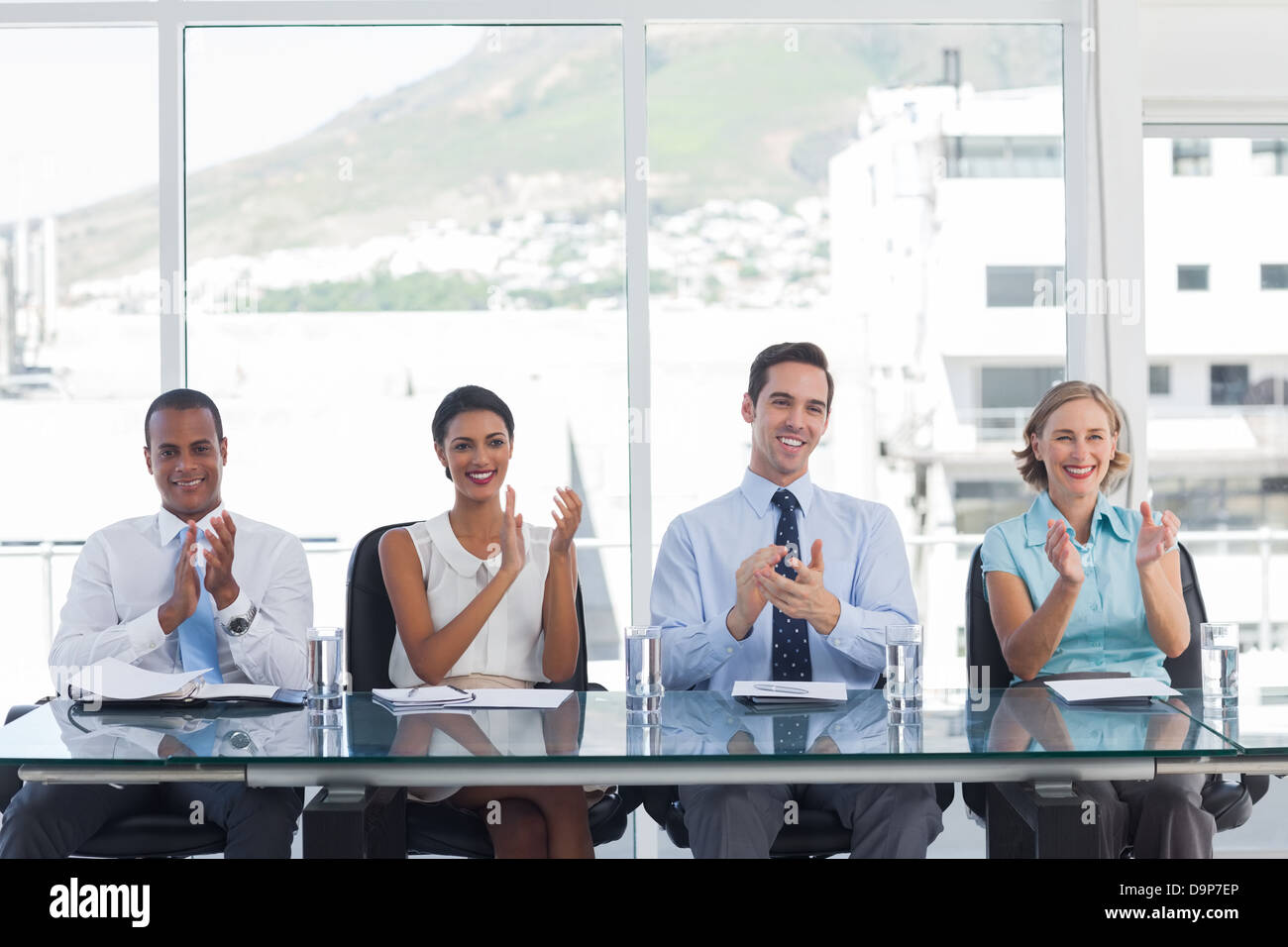 Applause colleagues hi-res stock photography and images - Alamy