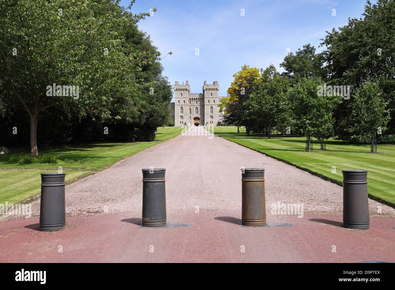 Avenue leading to the East Terrace of Windsor Castle with Sentry ...