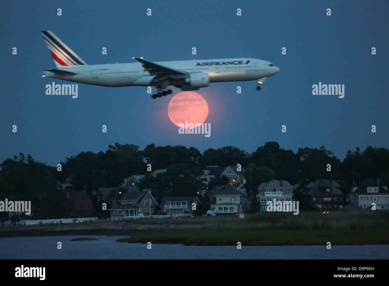 Boston airport supermoon hi-res stock photography and images - Alamy