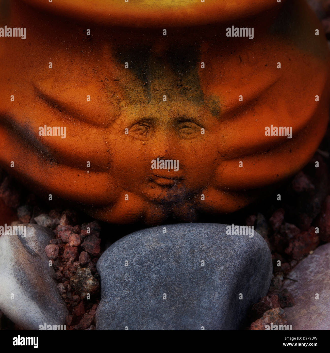 Pottery sun face hi-res stock photography and images - Alamy