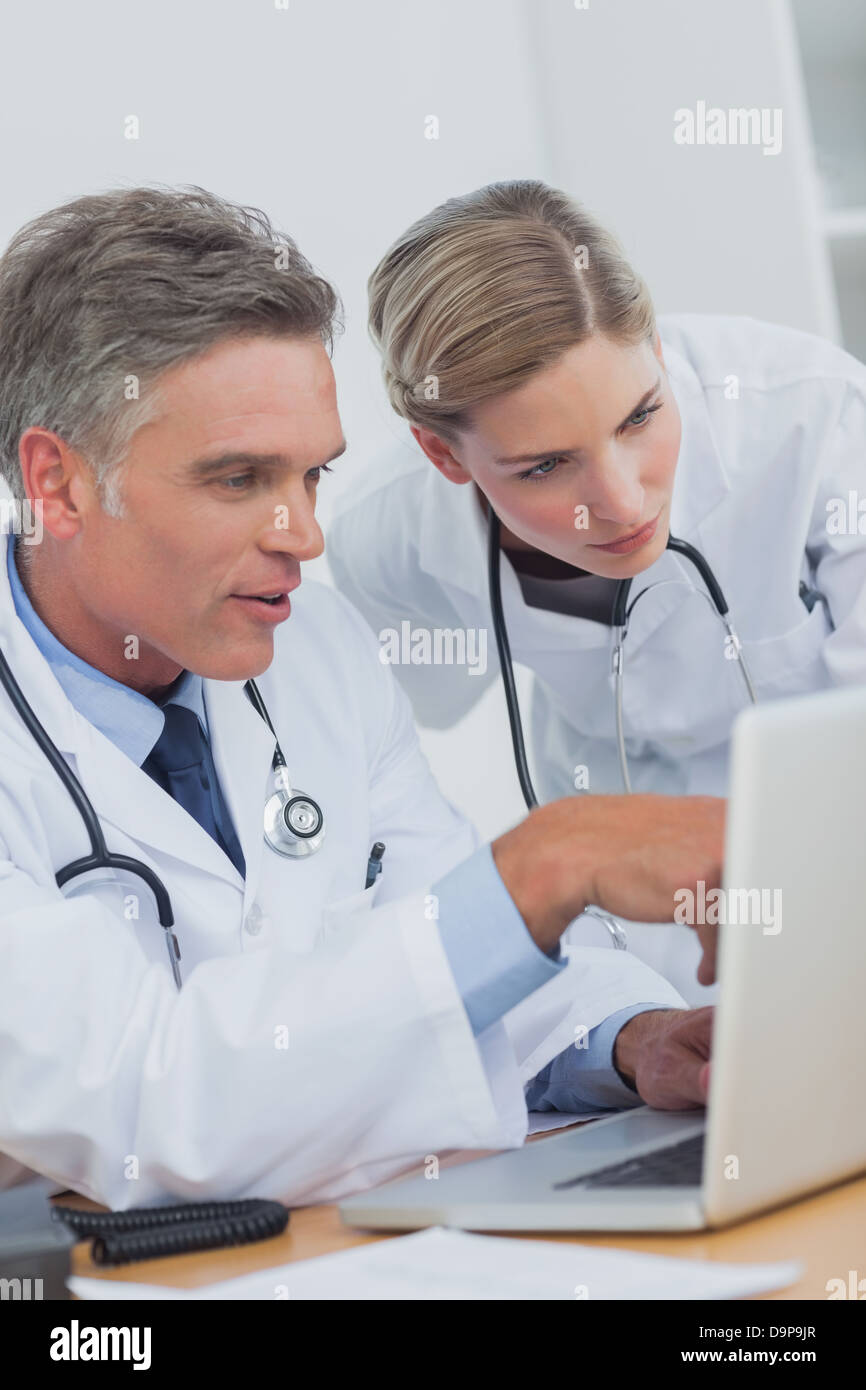 Doctor diagnosing hi-res stock photography and images - Alamy