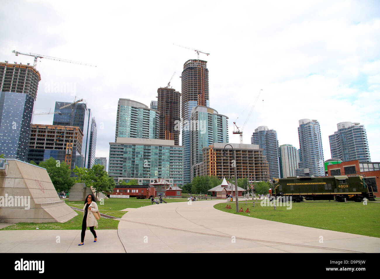 Condos in toronto skyline hi-res stock photography and images - Alamy