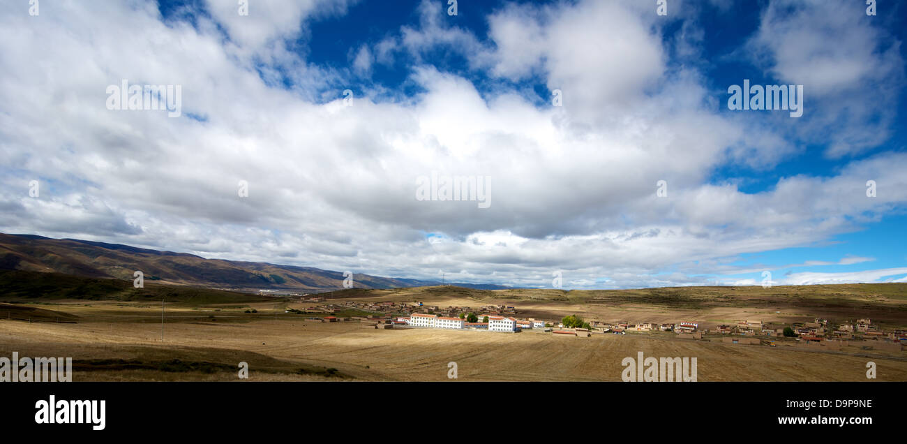 Tibetan village in china hi-res stock photography and images - Alamy