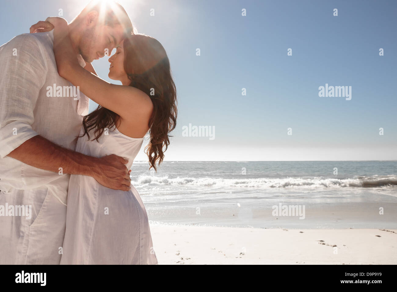 Cuddling by ocean hi-res stock photography and images - Alamy