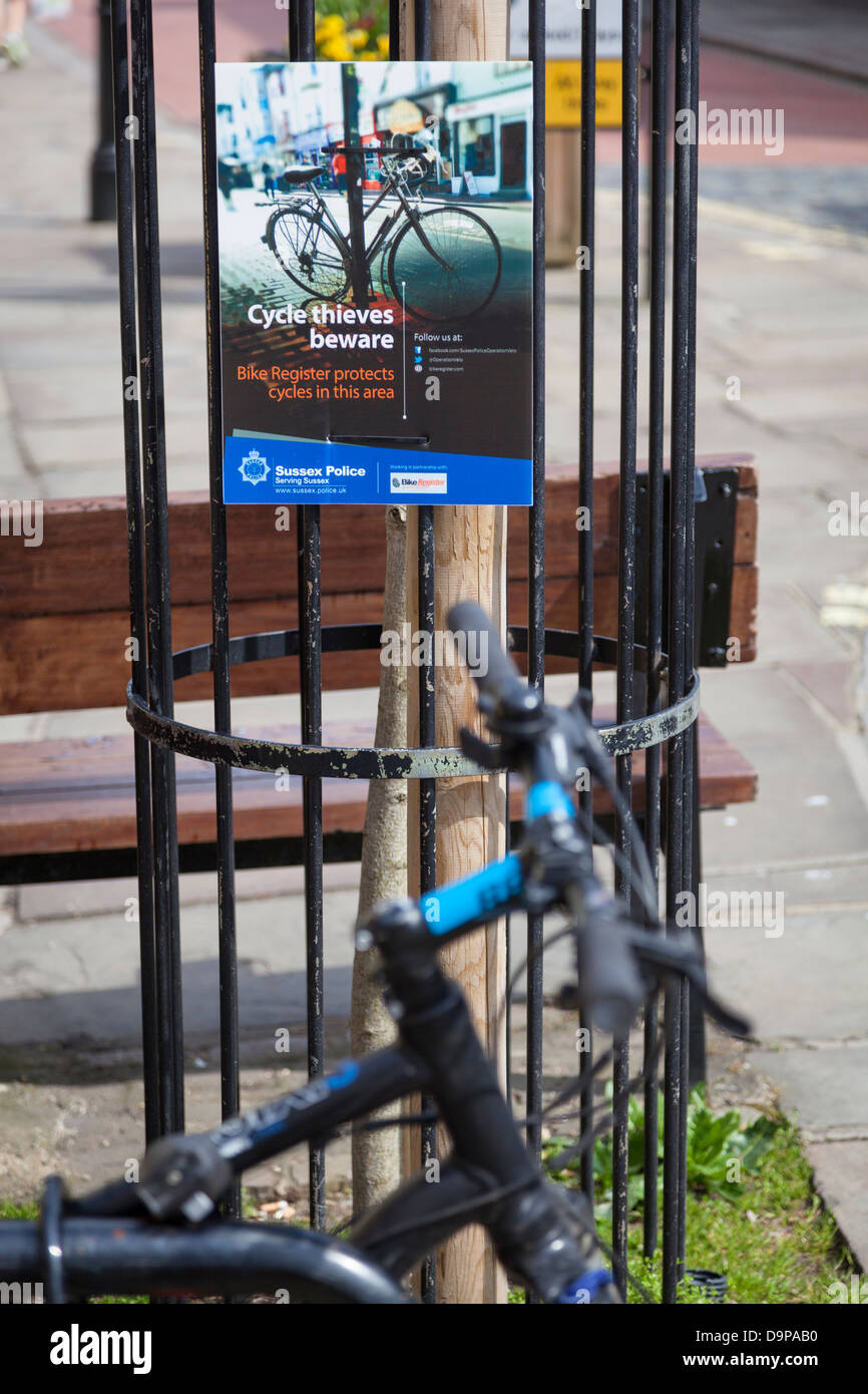 Thieves beware sign hi-res stock photography and images - Alamy