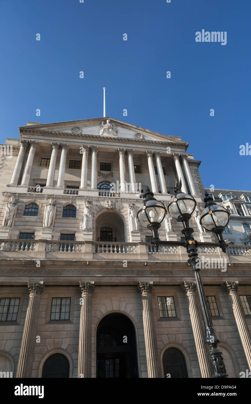 The Bank of England building in the City of London, UK Stock Photo - Alamy