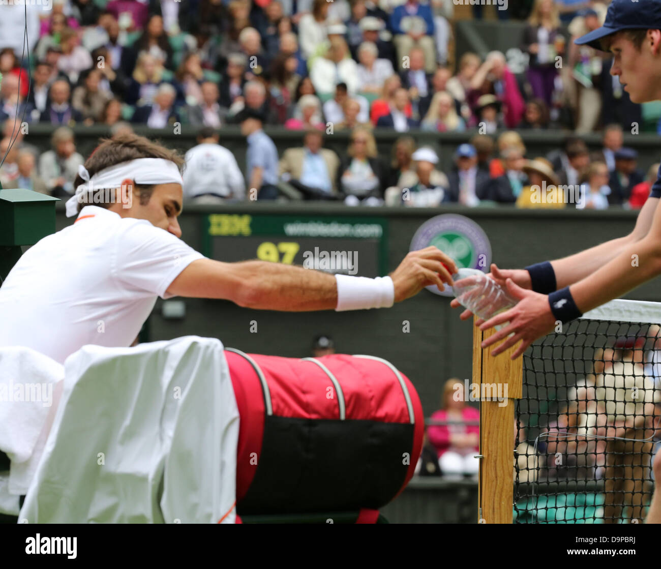 London, UK. 24th June, 2013. Roger Federer (SUI) against Victor Hanescu ...